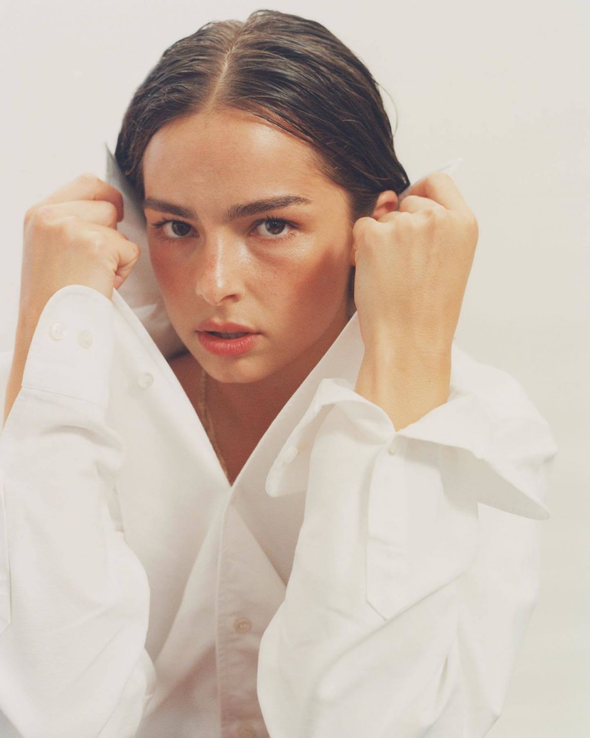 Addison Rae tire la langue dans Pop Magazine - 1 octobre 2023