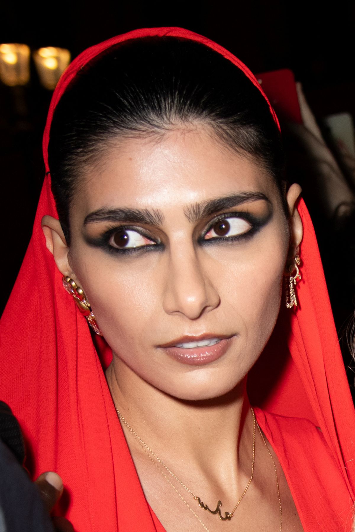 Mia Khalifa tout en rouge à Paris pour le défilé Schiaparelli - 13 mars ...